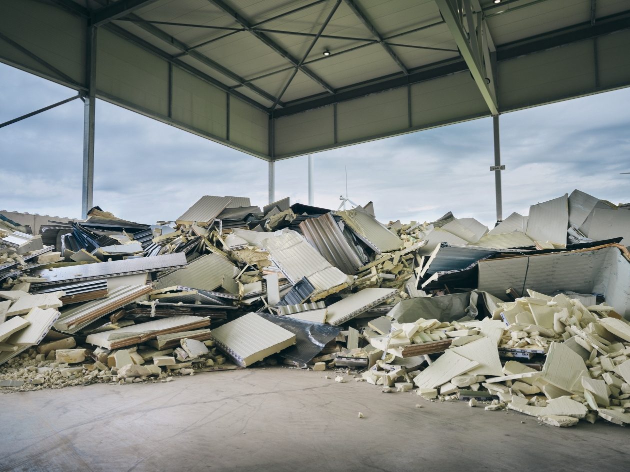 Nieuwe logistieke oplossing bij recycling van sandwichpanelen